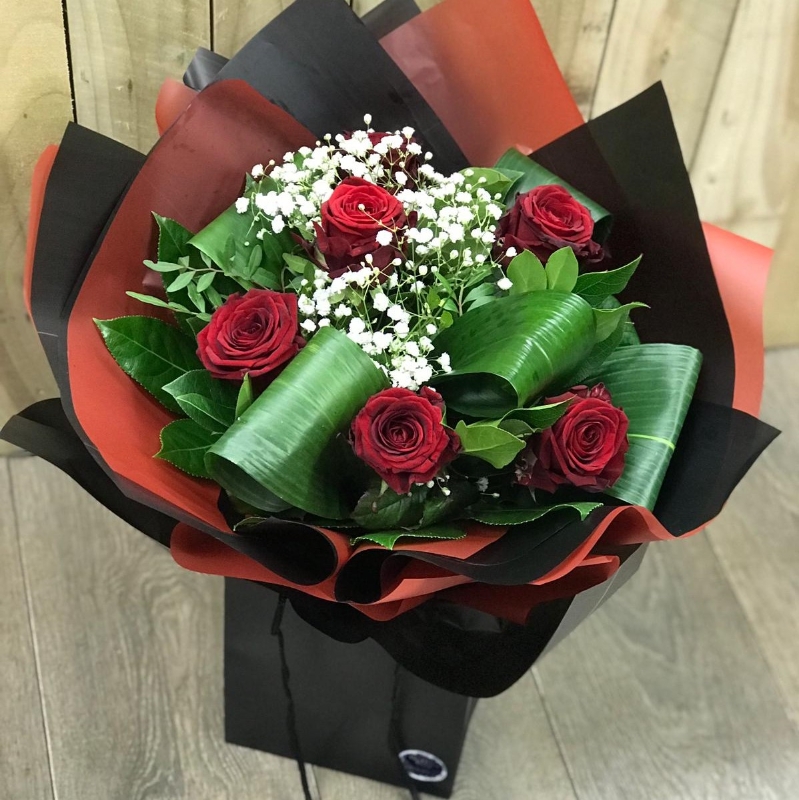 6 Red Roses – buy online or call 01785 818541